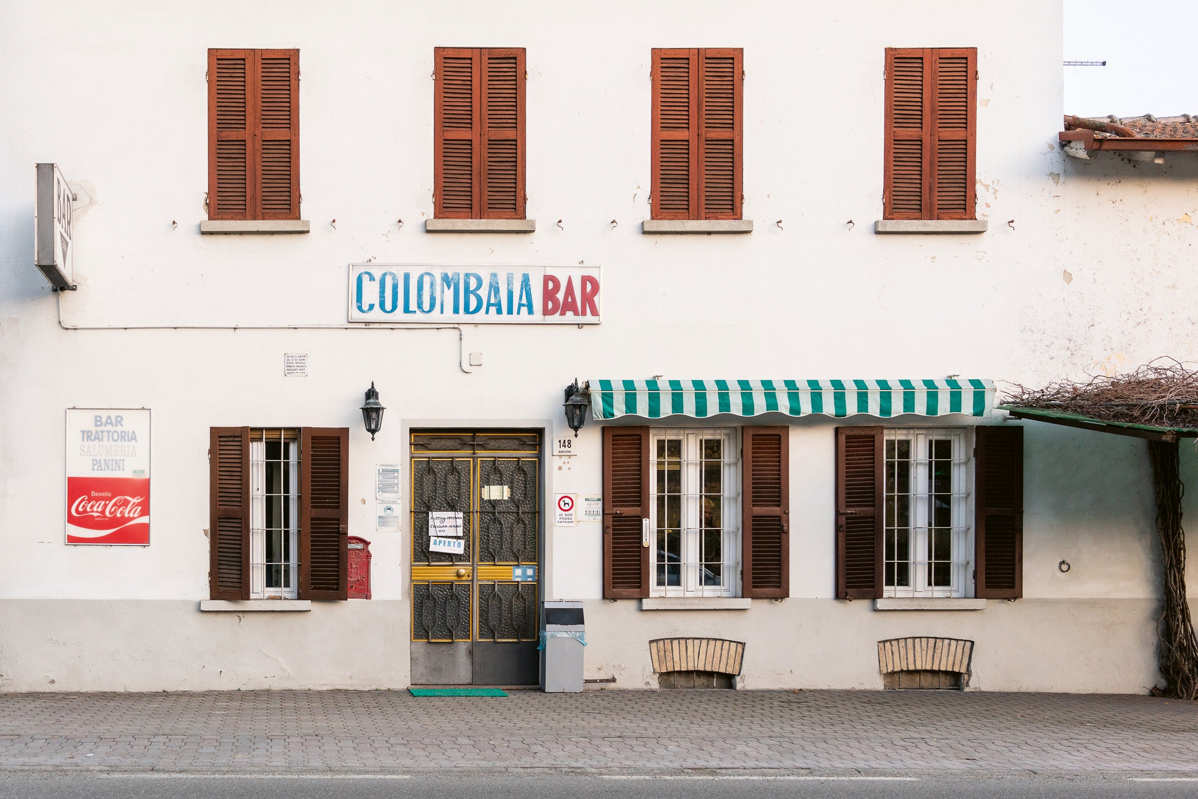 Originalfotografie Italienische Bar – SPLENDIDO SUPERSTORE